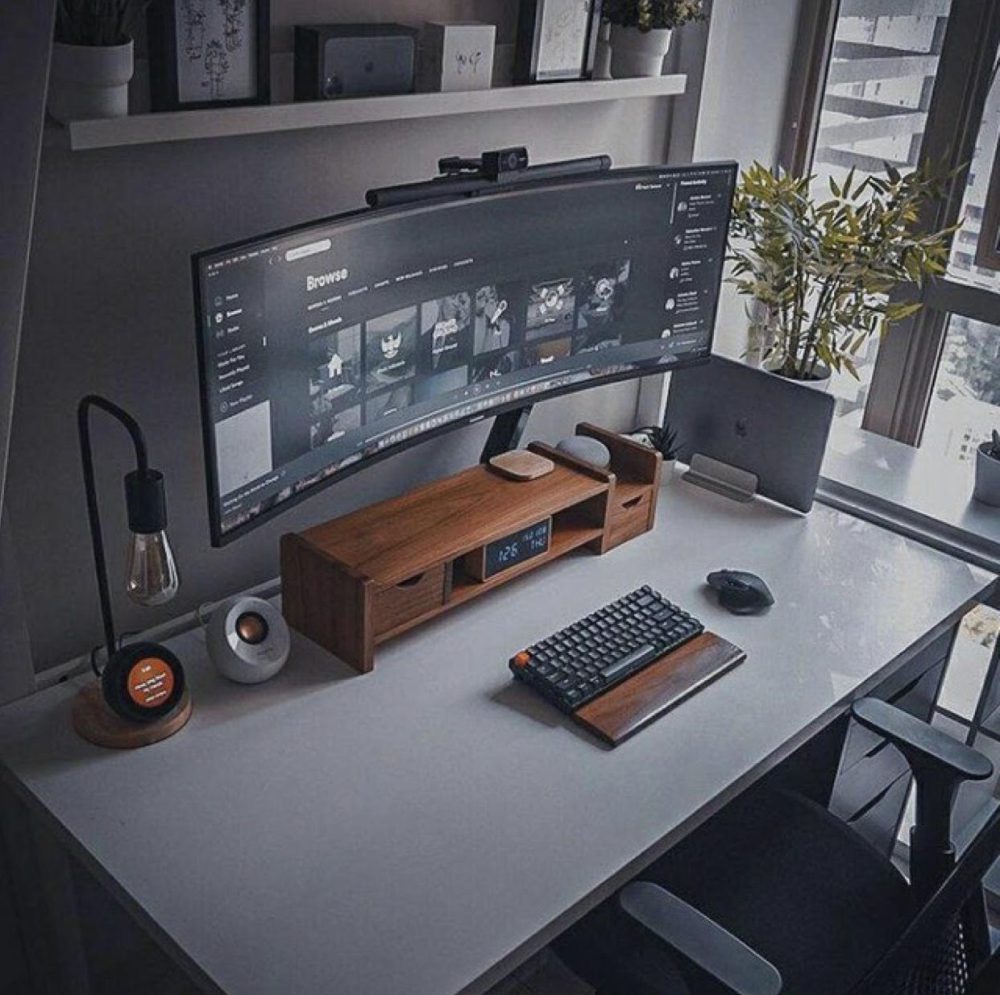 About Us - Nasser Zarringhalam